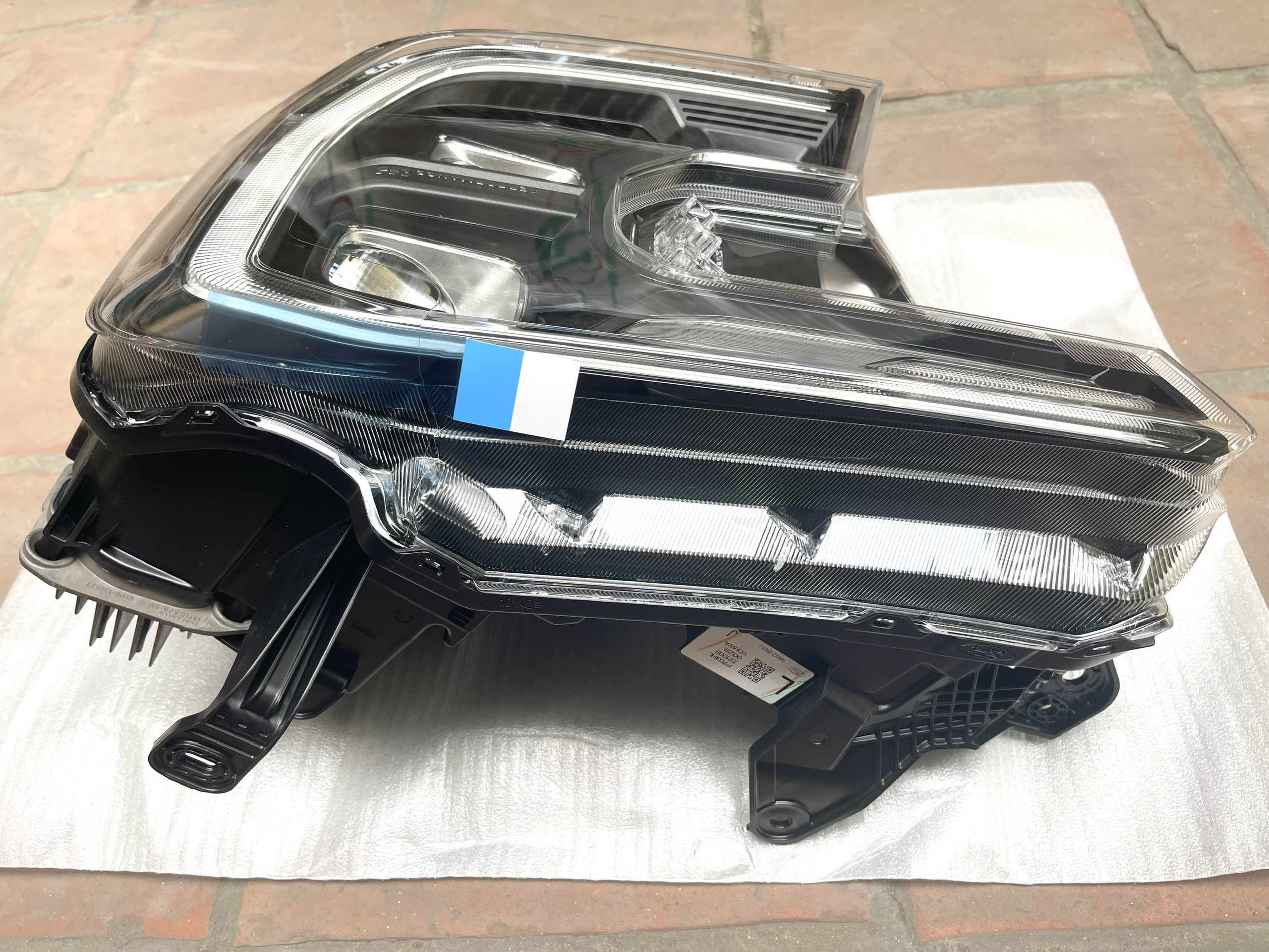 ĐÈN PHA LH FORD RANGER WILDTRAK – MÃ N1WZ-13101-J