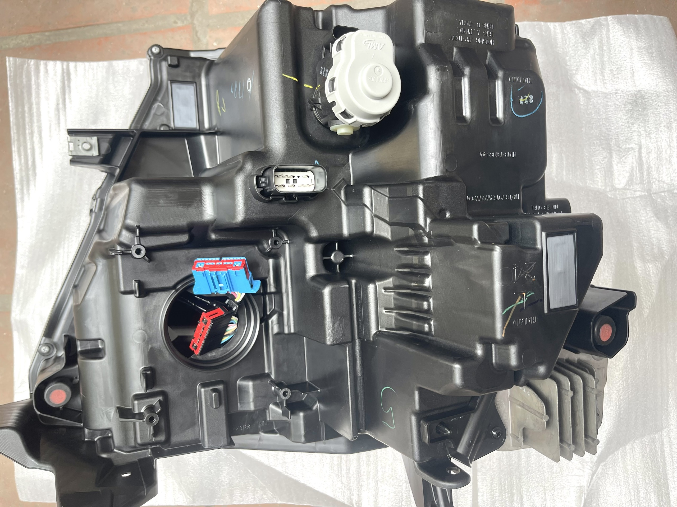 ĐÈN PHA LH FORD RANGER WILDTRAK – MÃ N1WZ-13101-J